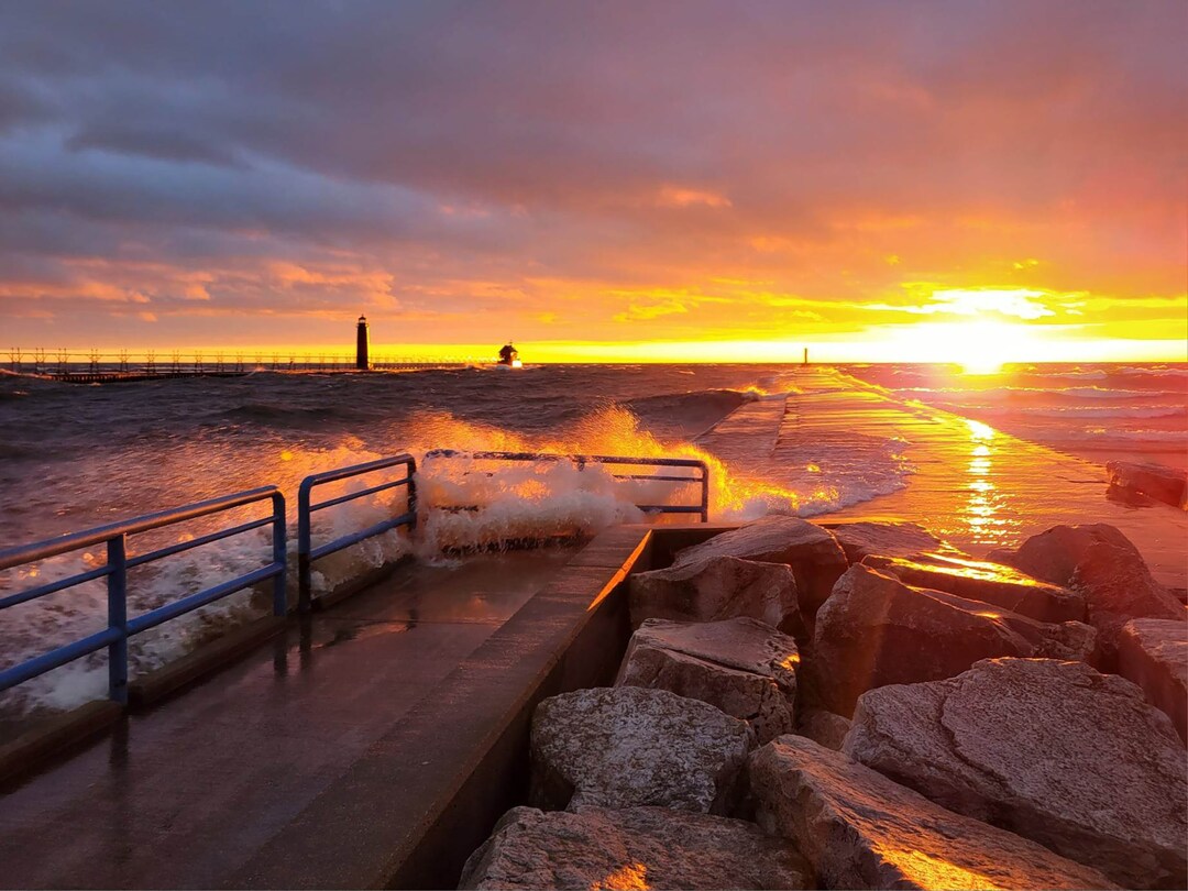 Grand Haven Michigan / Lighthouse & Pier / Sunset Waves / Lake Michigan ...