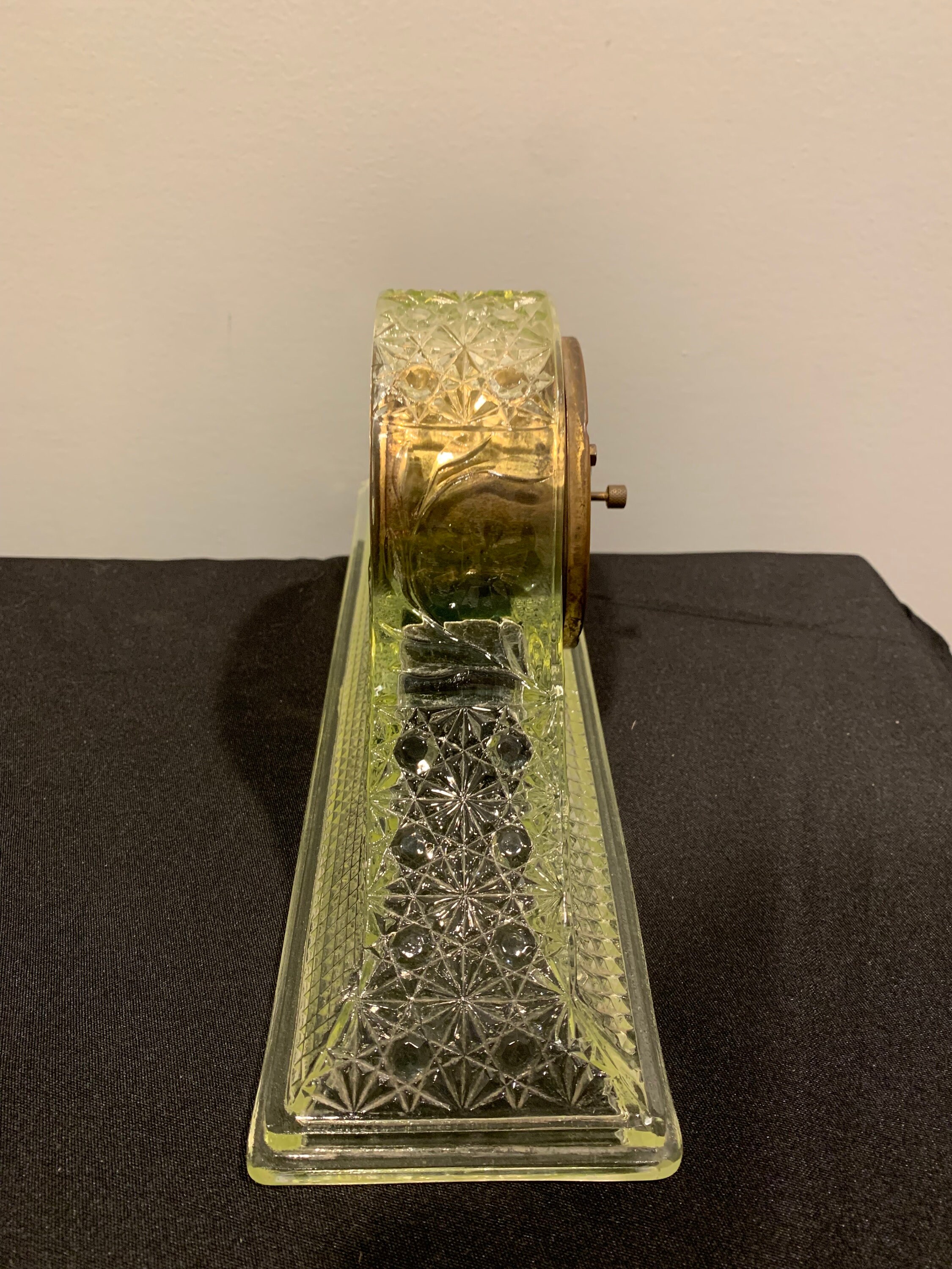 Uranium Vaseline Mckee Clock Rare - Etsy