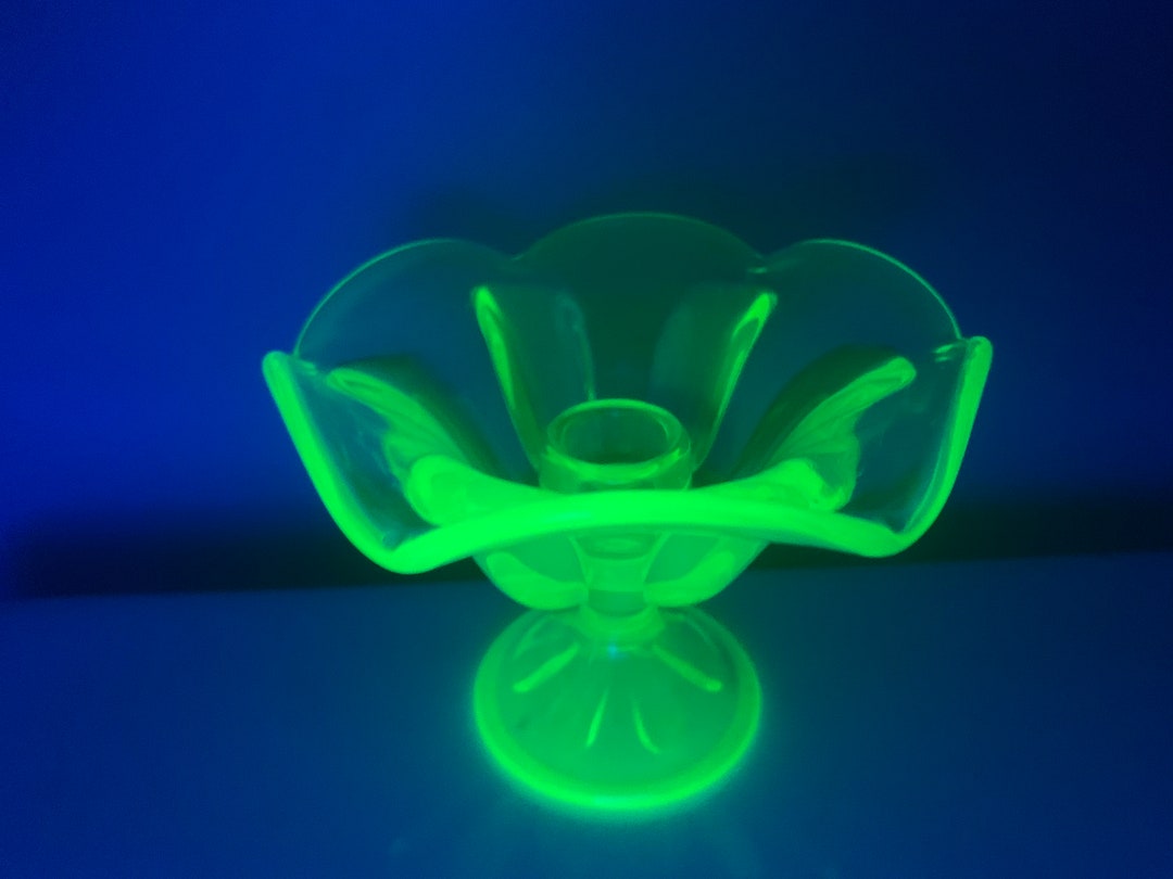 Vtg Viking Glass Epic 6 Petal Candle Holder Lime Vaseline Uranium ...