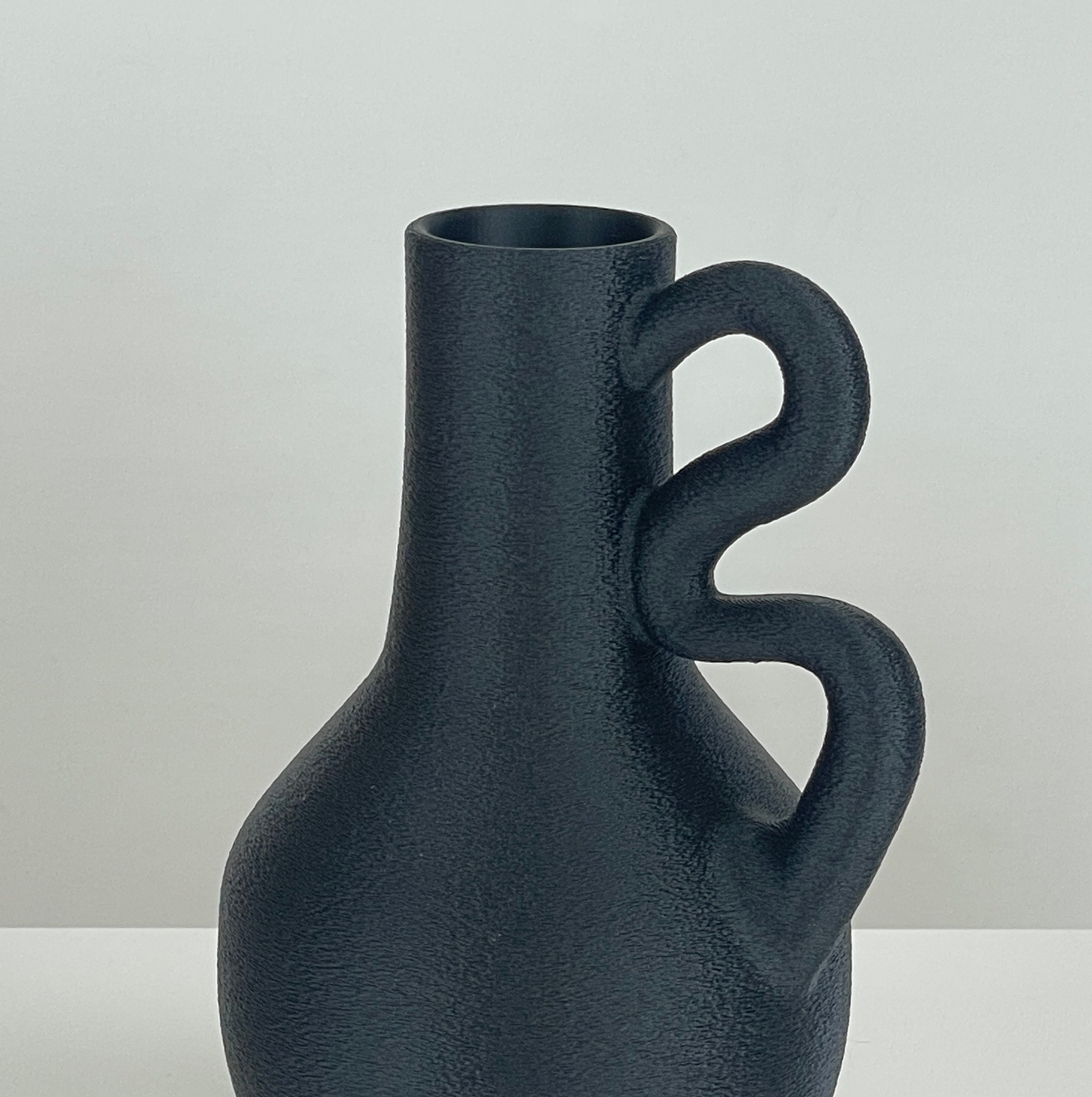 Vino Table Vase in Jet Black Minimalist Home Decor 3D Printed ...