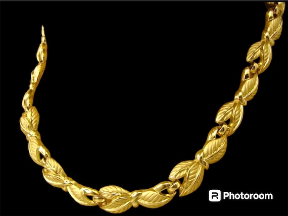 Trifari Gold Tone Leaf Choker Necklace - Gem