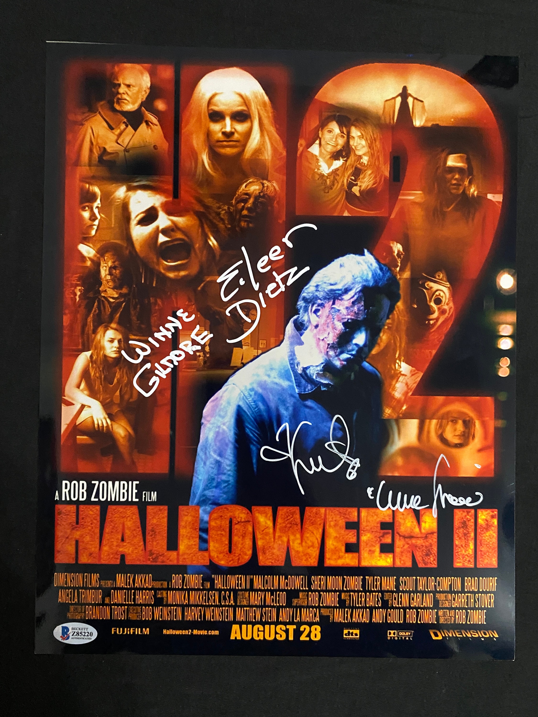 Scout Taylor-compton & Eileen Dietz Signed Rob Zombies Halloween 2 ...
