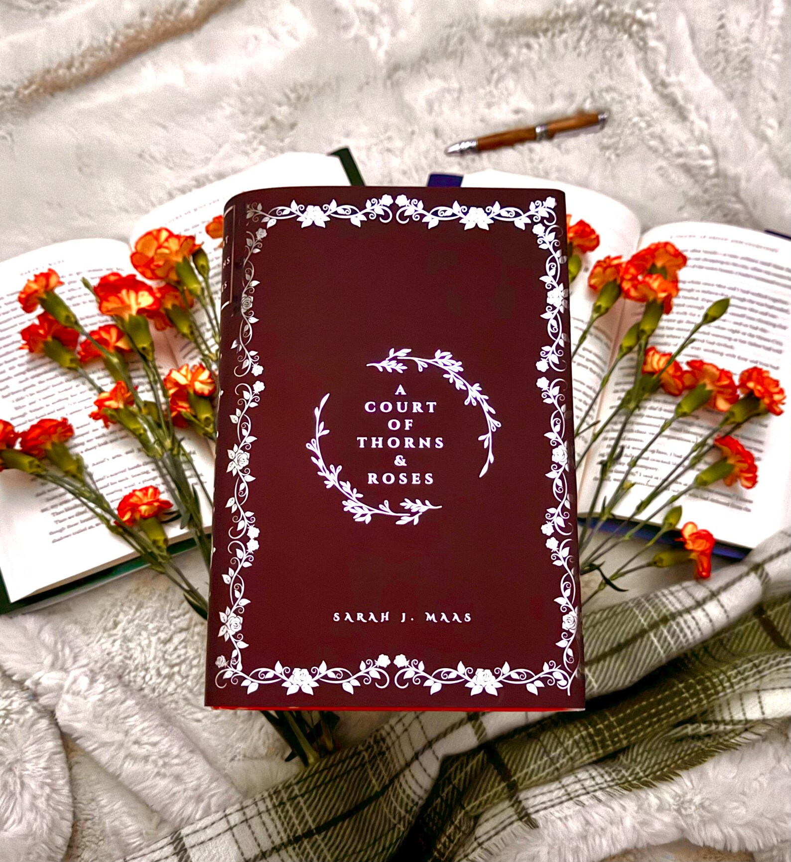 A Court of Thorns and Roses ACOTAR Dust Jackets Full Set Officially ...