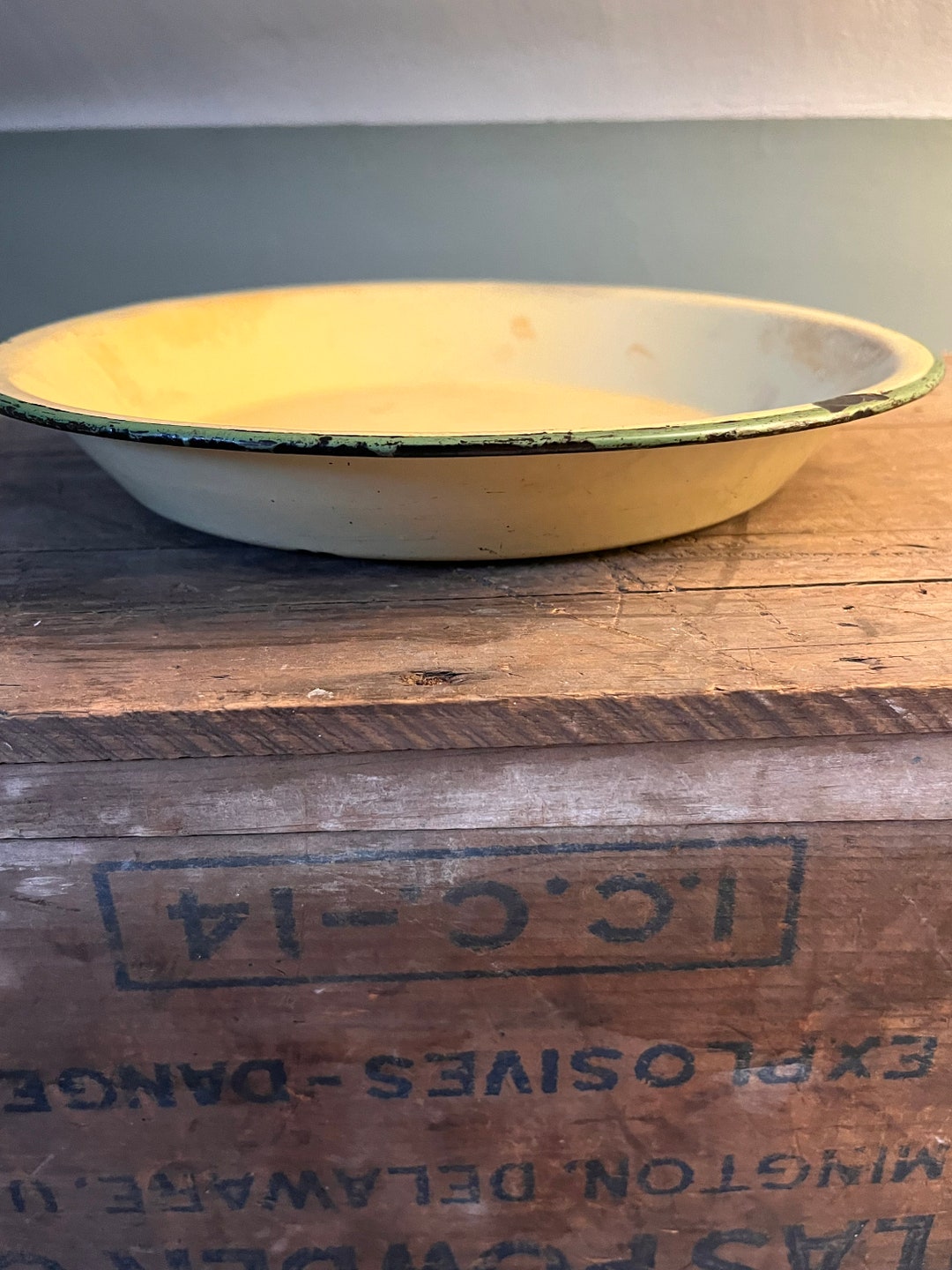 Vintage Cream/green Enamelware Pie Plate - Etsy