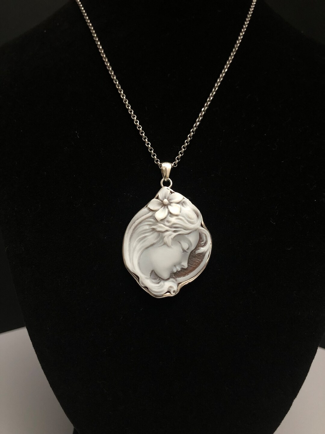 Sardonyx Cameo With a Woman's Profile and Flower, Set in a Solid ...