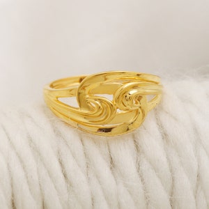 22k Yellow Gold Ladies Ring Features an Abstract, Interconnected Swirl ...