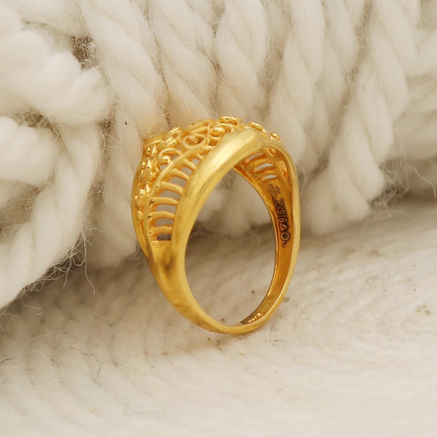 Handcrafted 22K Fine Gold Filigree Ring Featuring an Intricate Jali or ...