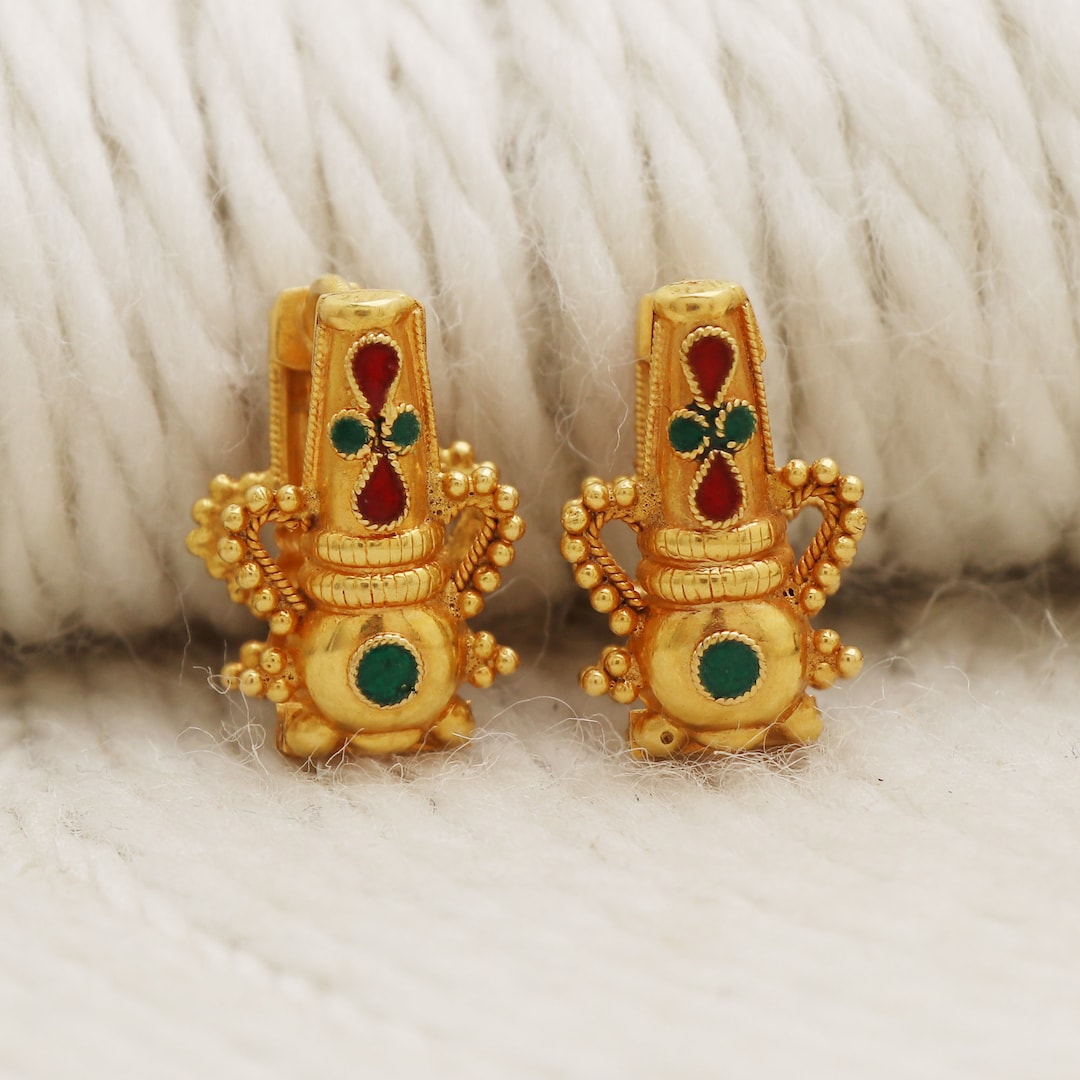 Kundal 22k Yellow Gold Clip-on Earrings Featuring Intricate Indian ...