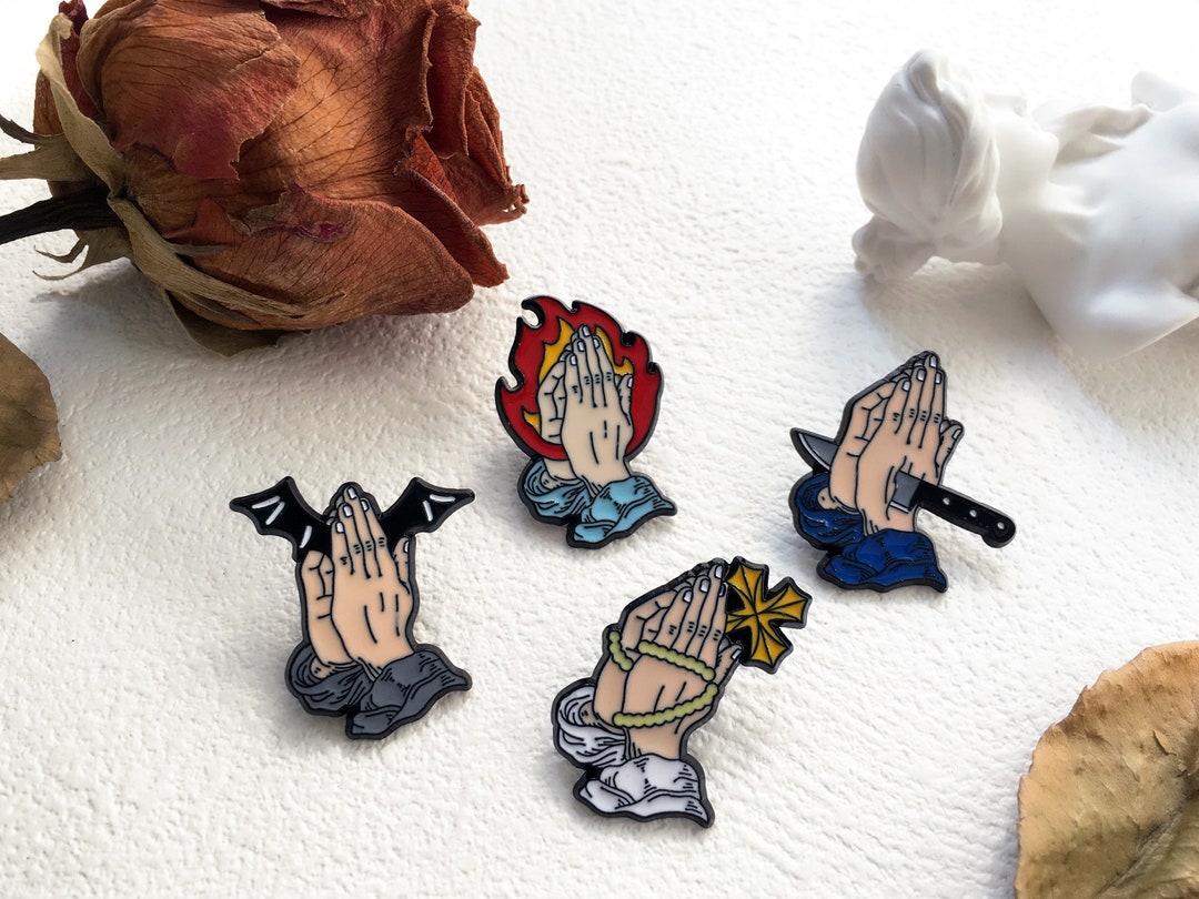 The Praying Hands Enamel Pin Badge Pins Display Cute Collar Pin Hat Pin ...