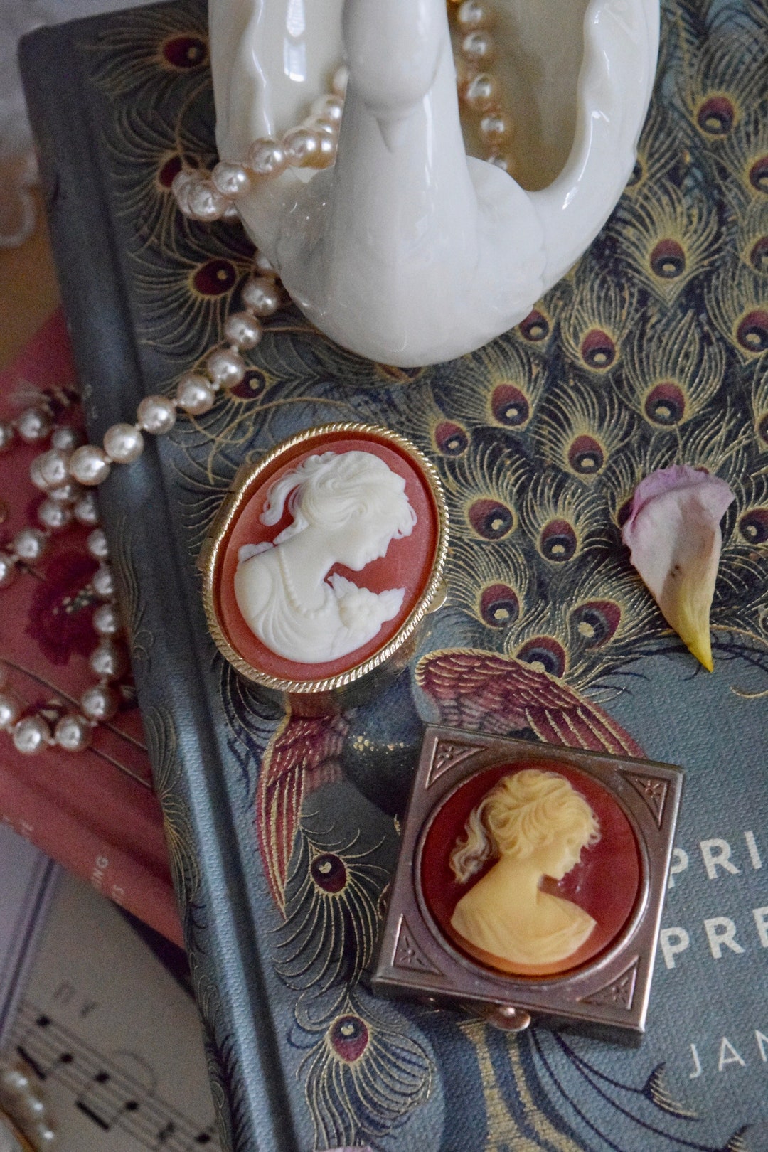 THE BRIDGERTON COLLECTION Vintage Victorian Pink Cameo Lady Pill Box ...