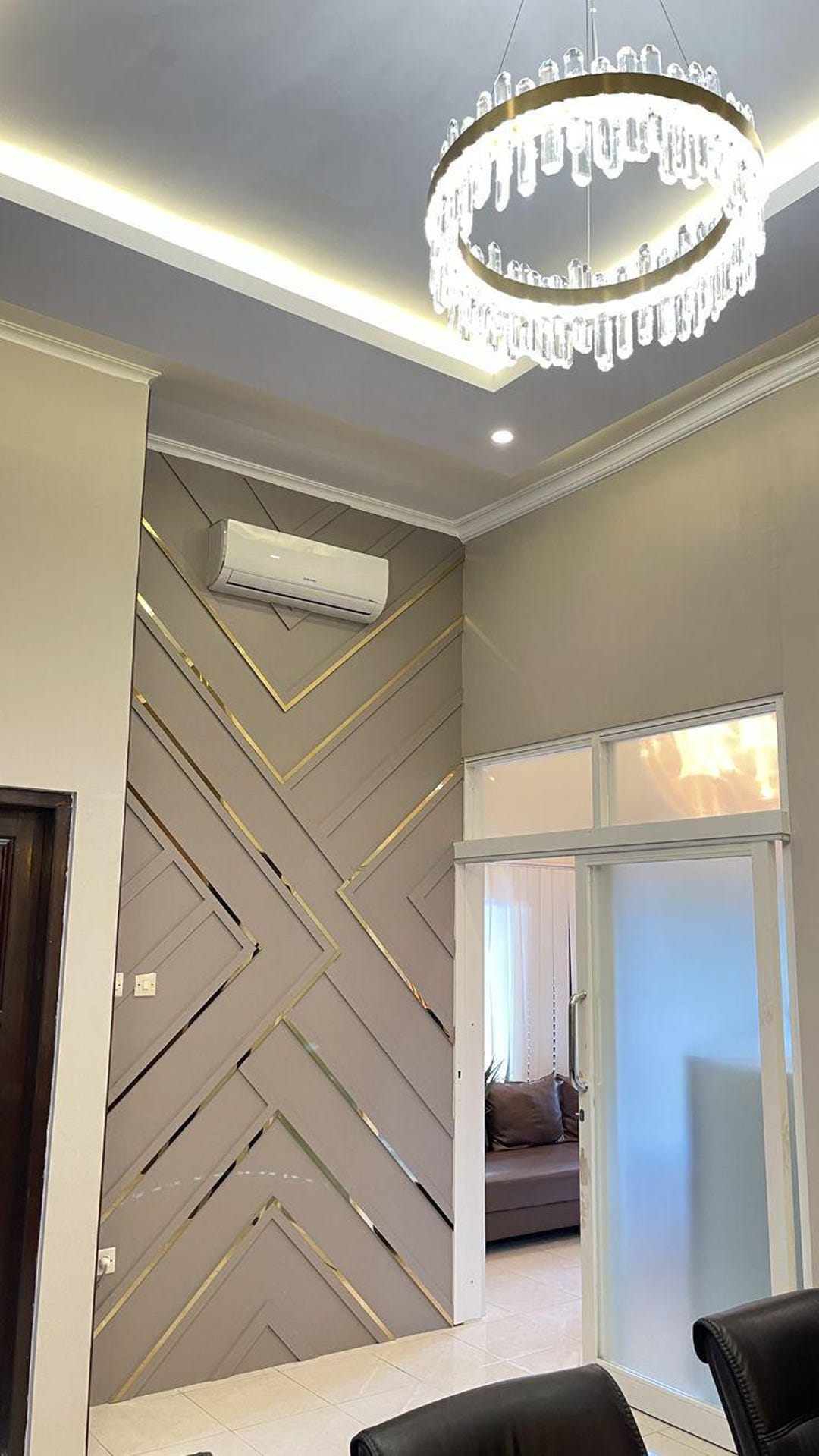 Asymmetrical Wall Molding Design: Custom Build-to-install Project ...
