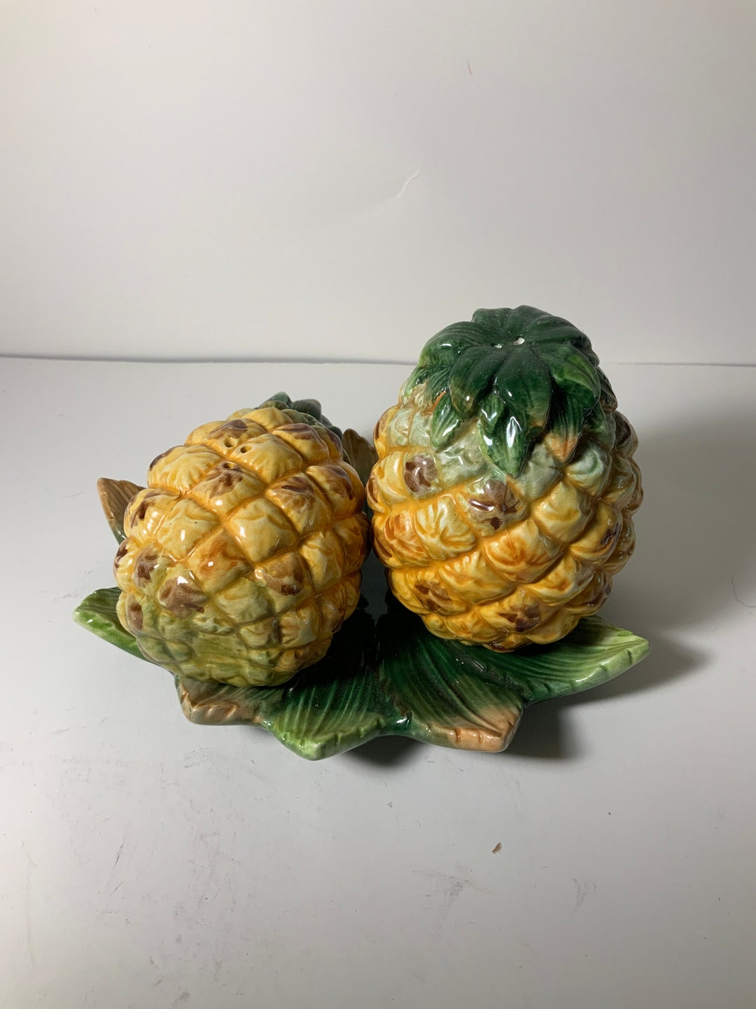 Corner Ruby Collection Pineapple Salt & Pepper Shaker With Tray 3 Piece ...