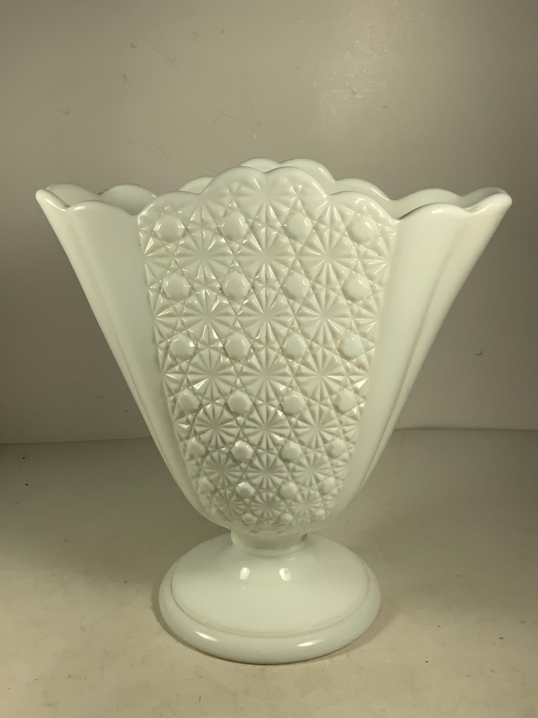 Vintge Fenton Milk Glass Daisy & Button Pattern Large Fan Vase 9 In. - Etsy