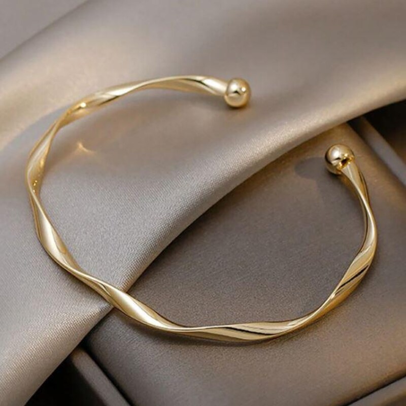 Mobius Bangle - Etsy