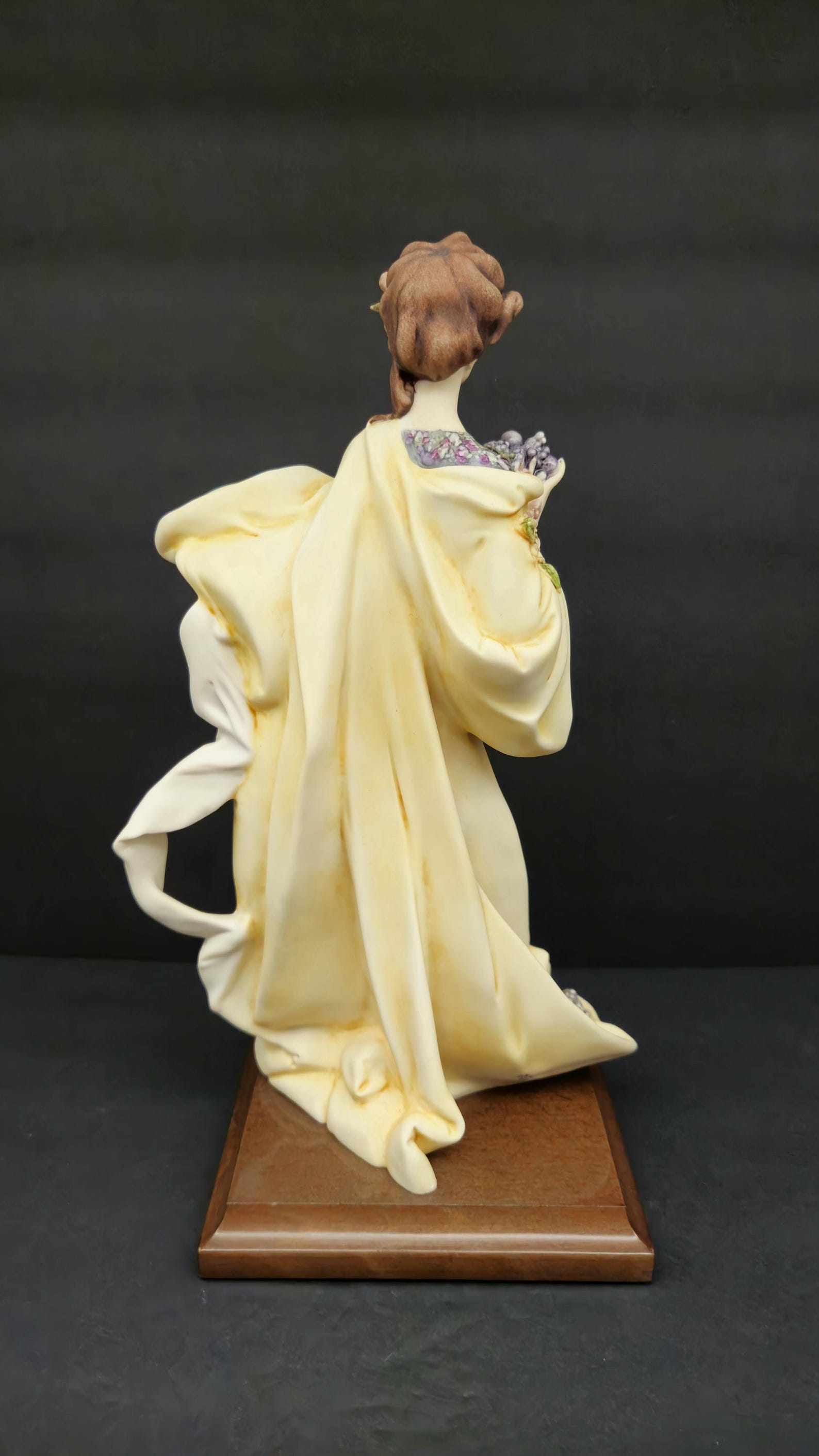 Figura de Capodimonte, Florencia: Dama con flores y uvas - Pergianni ...