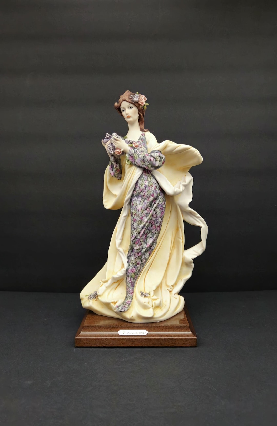 Figura de Capodimonte, Florencia: Dama con flores y uvas - Pergianni ...