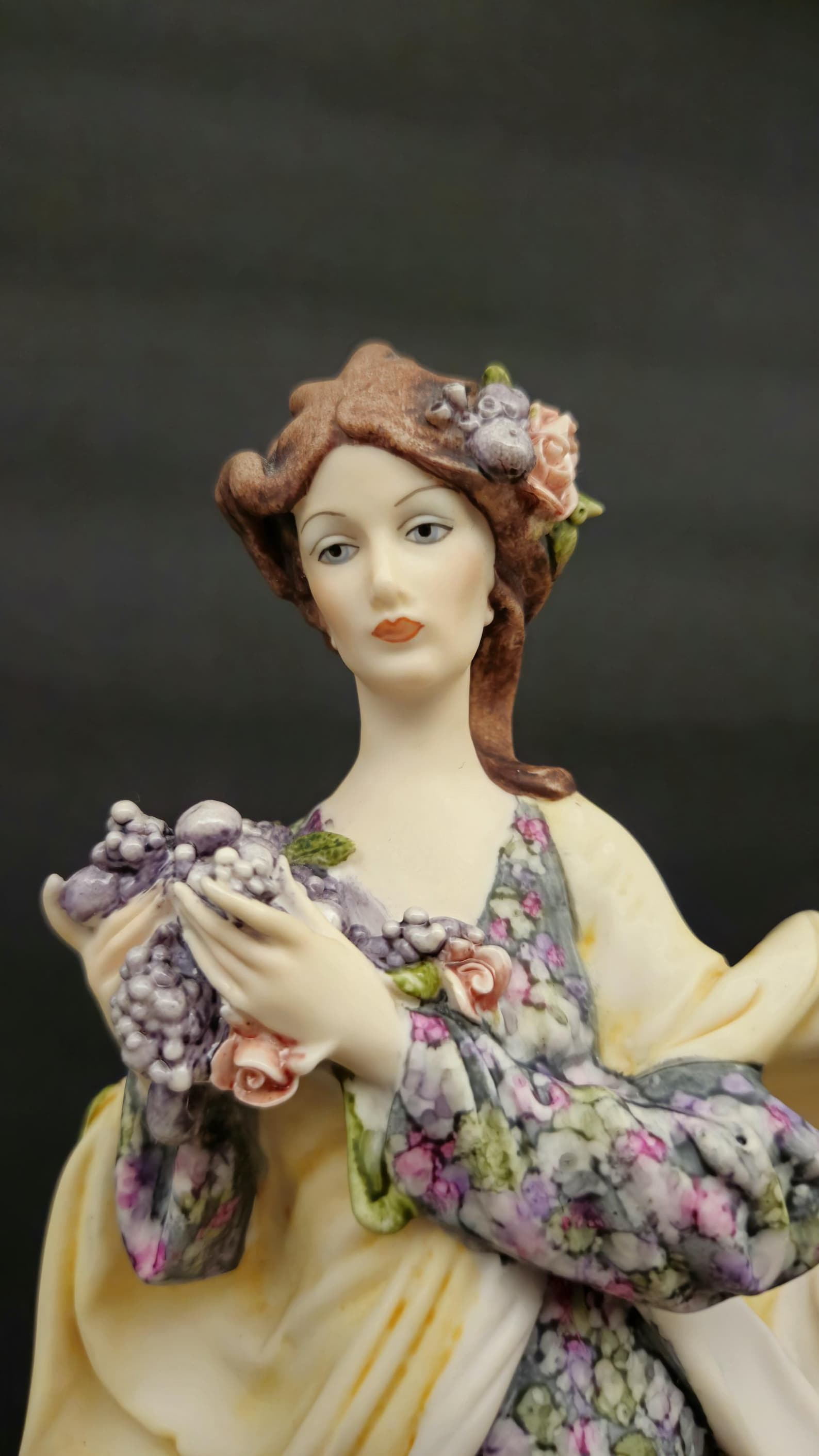 Figura de Capodimonte, Florencia: Dama con flores y uvas - Pergianni ...