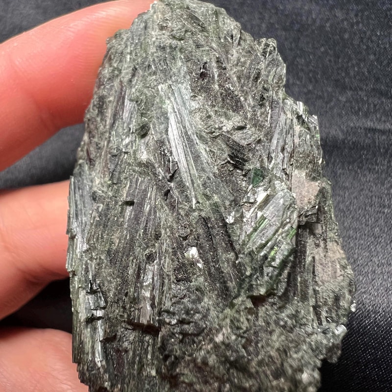 Actinolite - Etsy