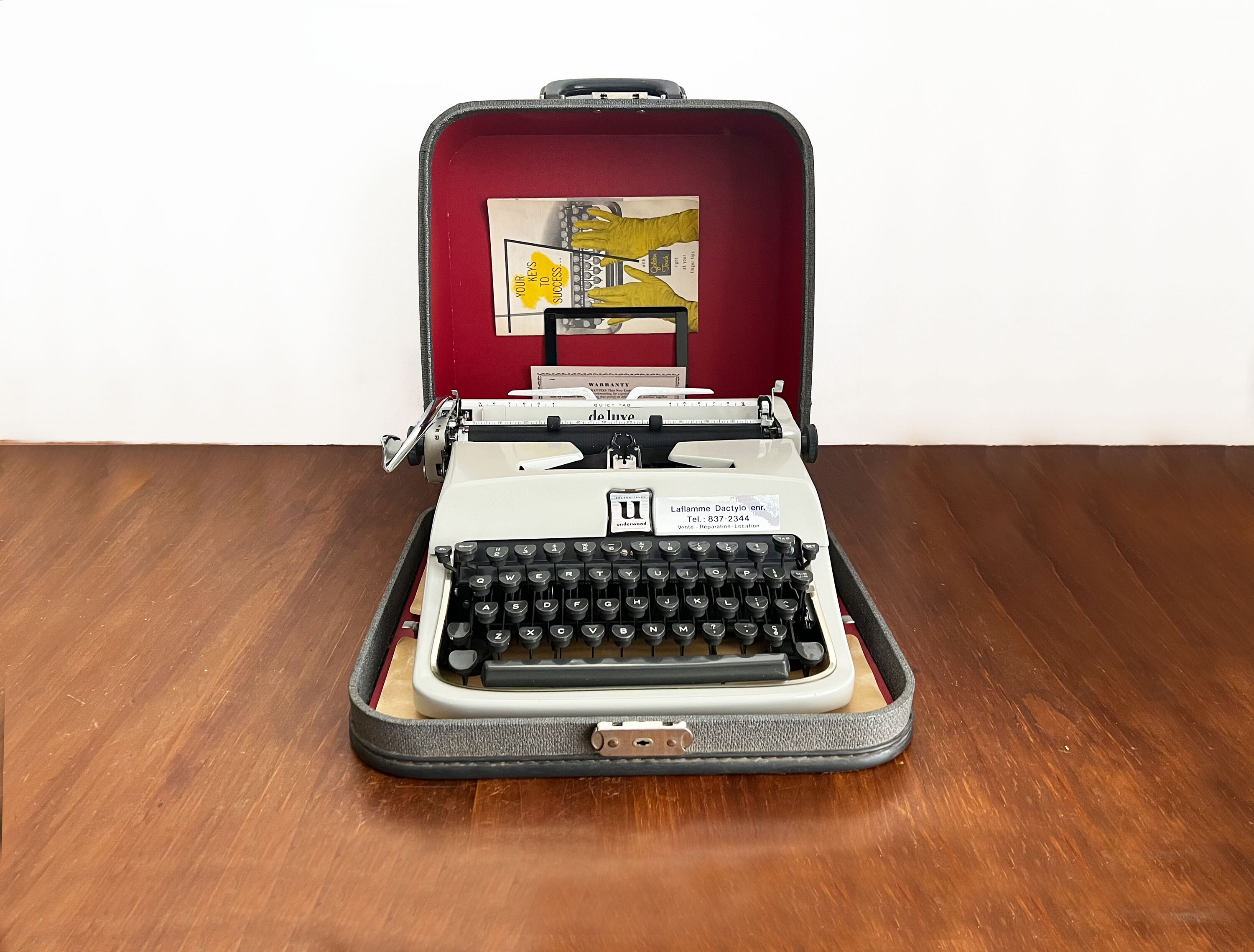 Vintage Underwood Golden Touch Quiet Tab Deluxe Typewriter With Case ...