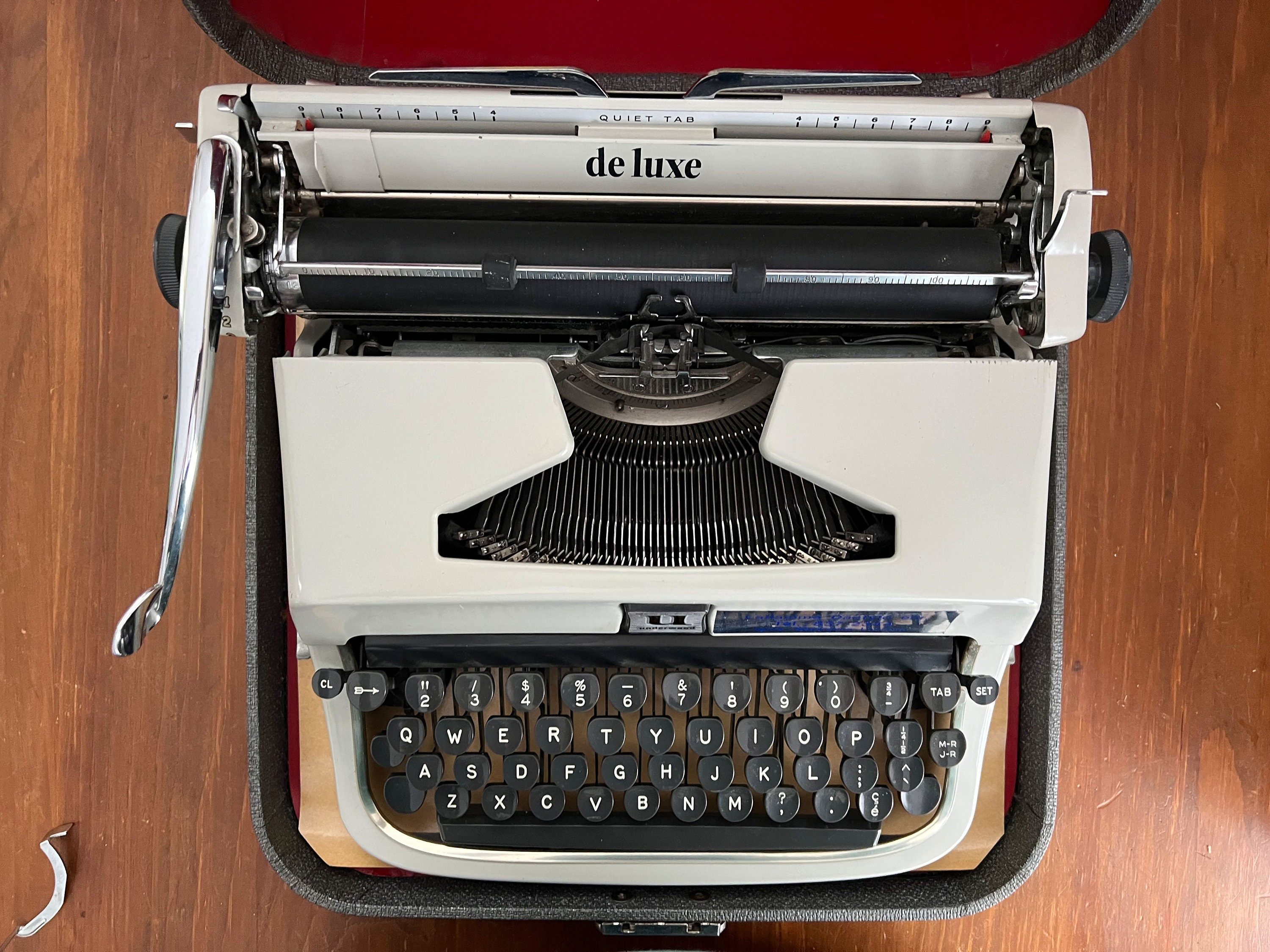 Vintage Underwood Golden Touch Quiet Tab Deluxe Typewriter With Case ...