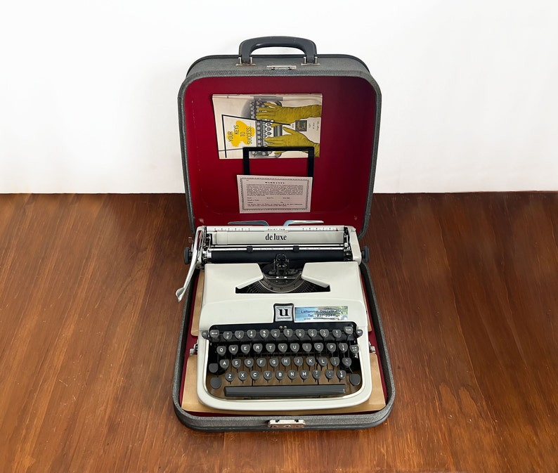 Vintage Underwood Golden Touch Quiet Tab Deluxe Typewriter With Case ...