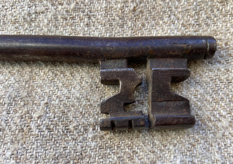 Antique Cast Iron Large Church Door Keys, Large Antique Castle Metal ...