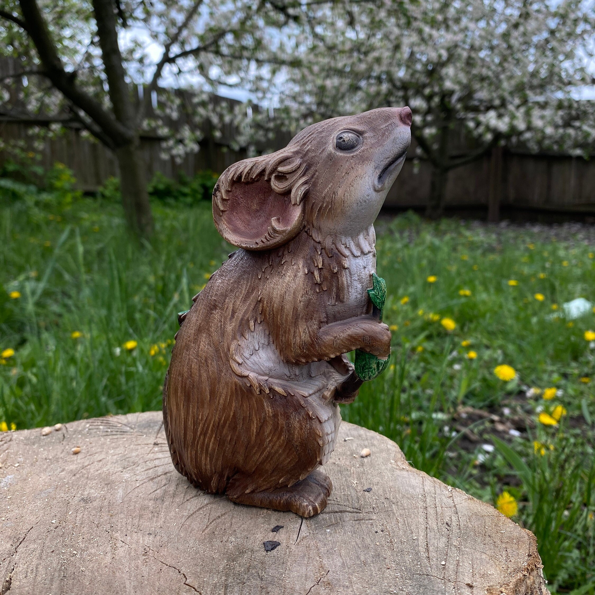 Mouse Statue: Leaf Carving, Animal Figurine Wood Carving - Etsy