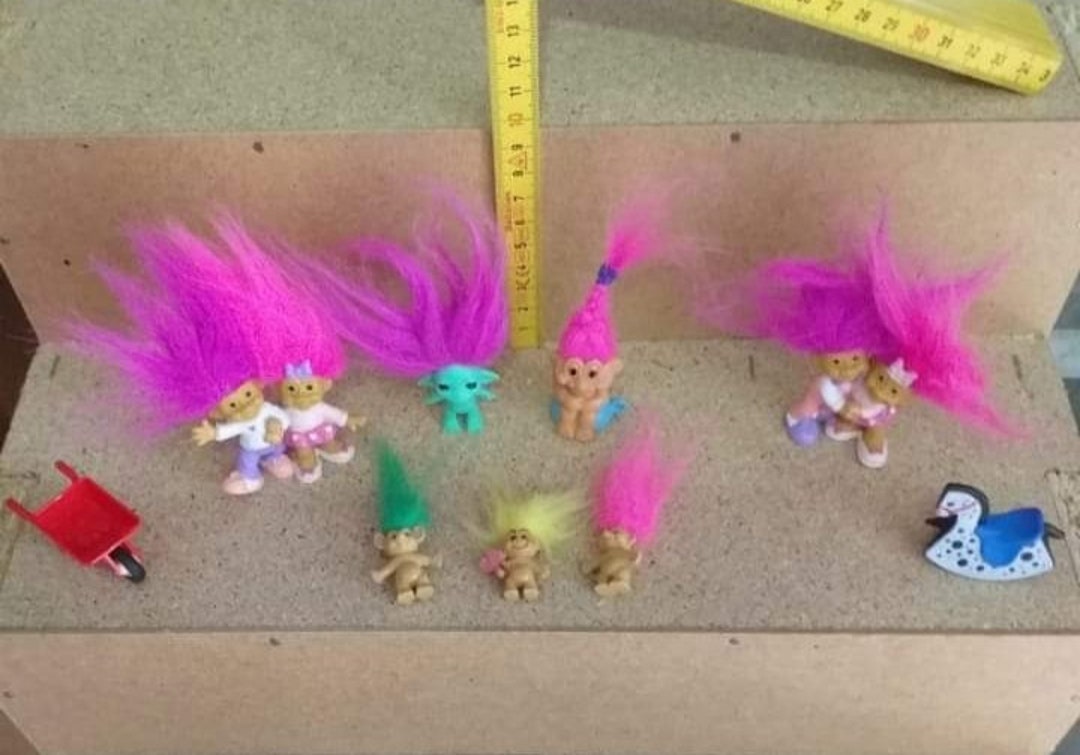 Lundby Theme / Trolls a Big Famili of Small Trolls / Size - Etsy