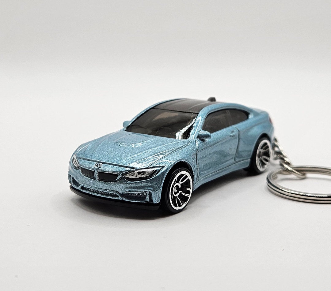 BMW F82 M4 Keychain free Gift Box - Etsy