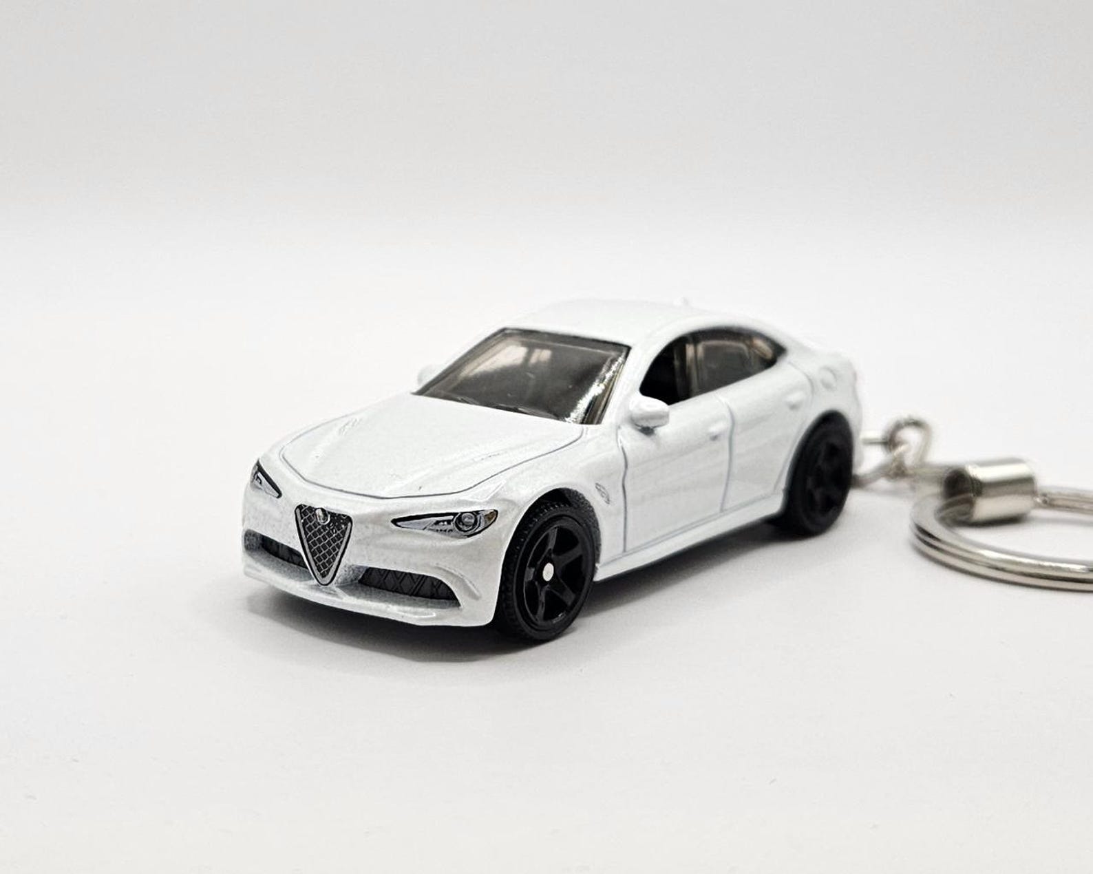 Alfa Romeo Giulia Keychain (free Gift Box) - Etsy