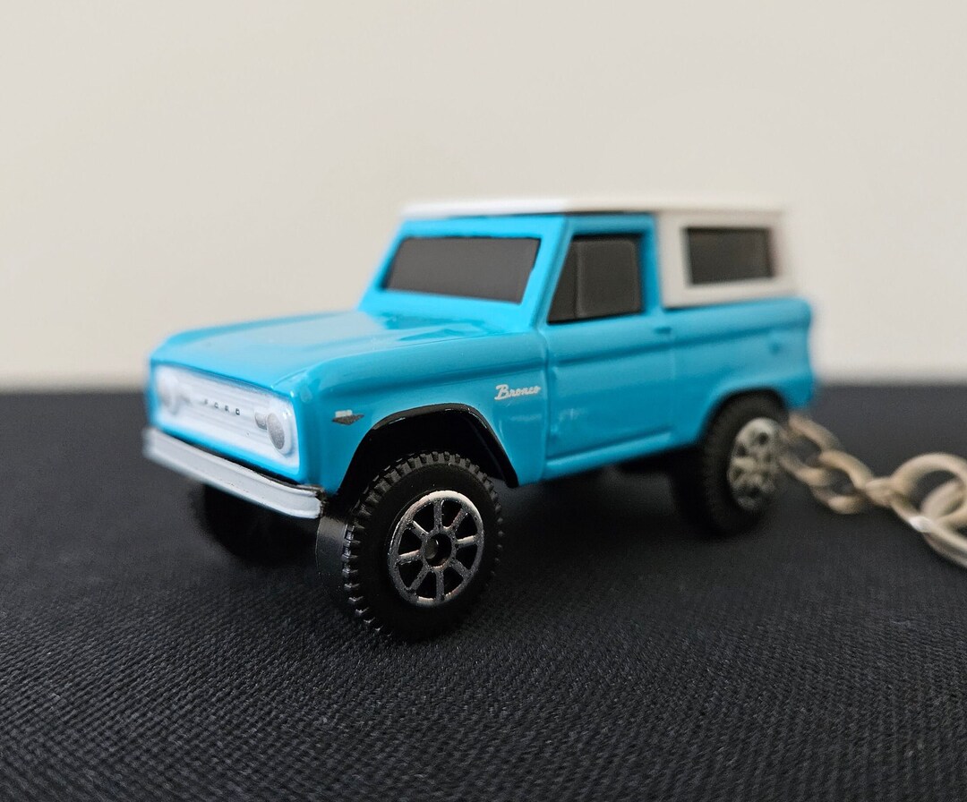 Ford Bronco Keychain free Gift Box - Etsy