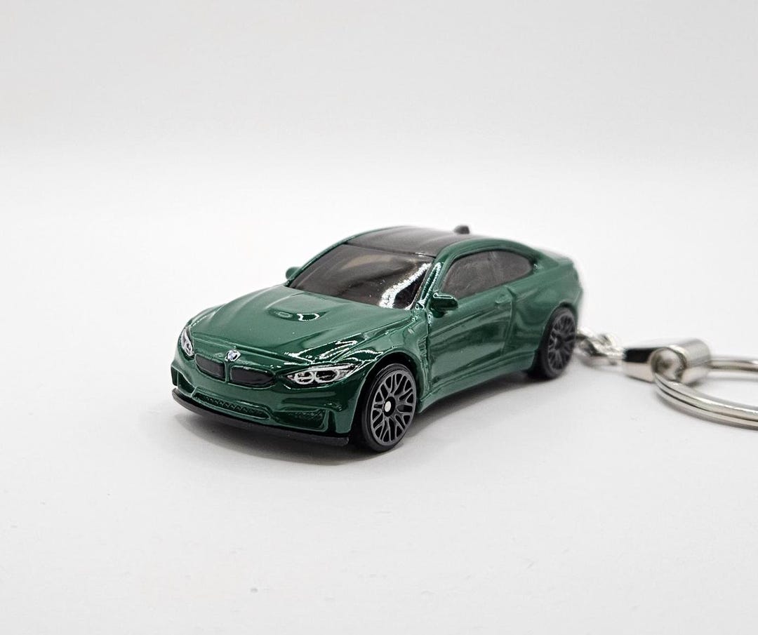 BMW F82 M4 Keychain free Gift Box - Etsy