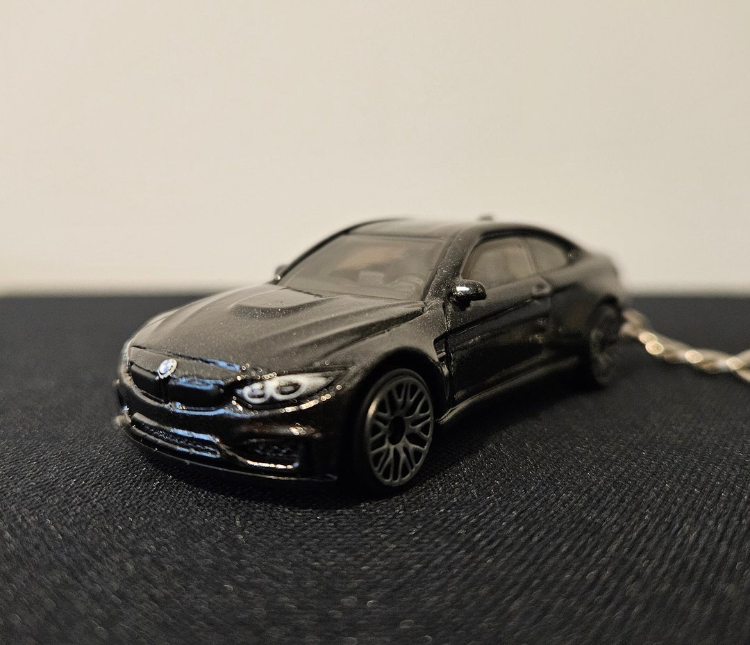 BMW F82 M4 Keychain free Gift Box - Etsy