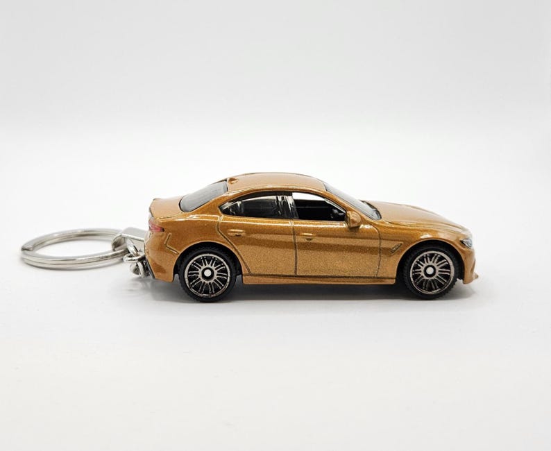 Alfa Romeo Giulia Keychain (free Gift Box) - Etsy