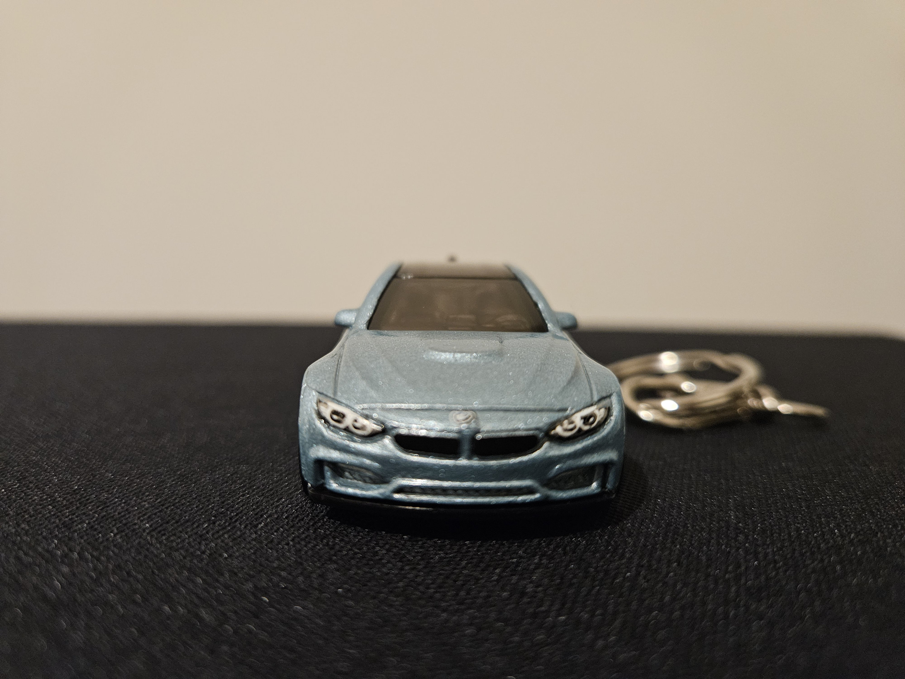 BMW F82 M4 Keychain free Gift Box - Etsy