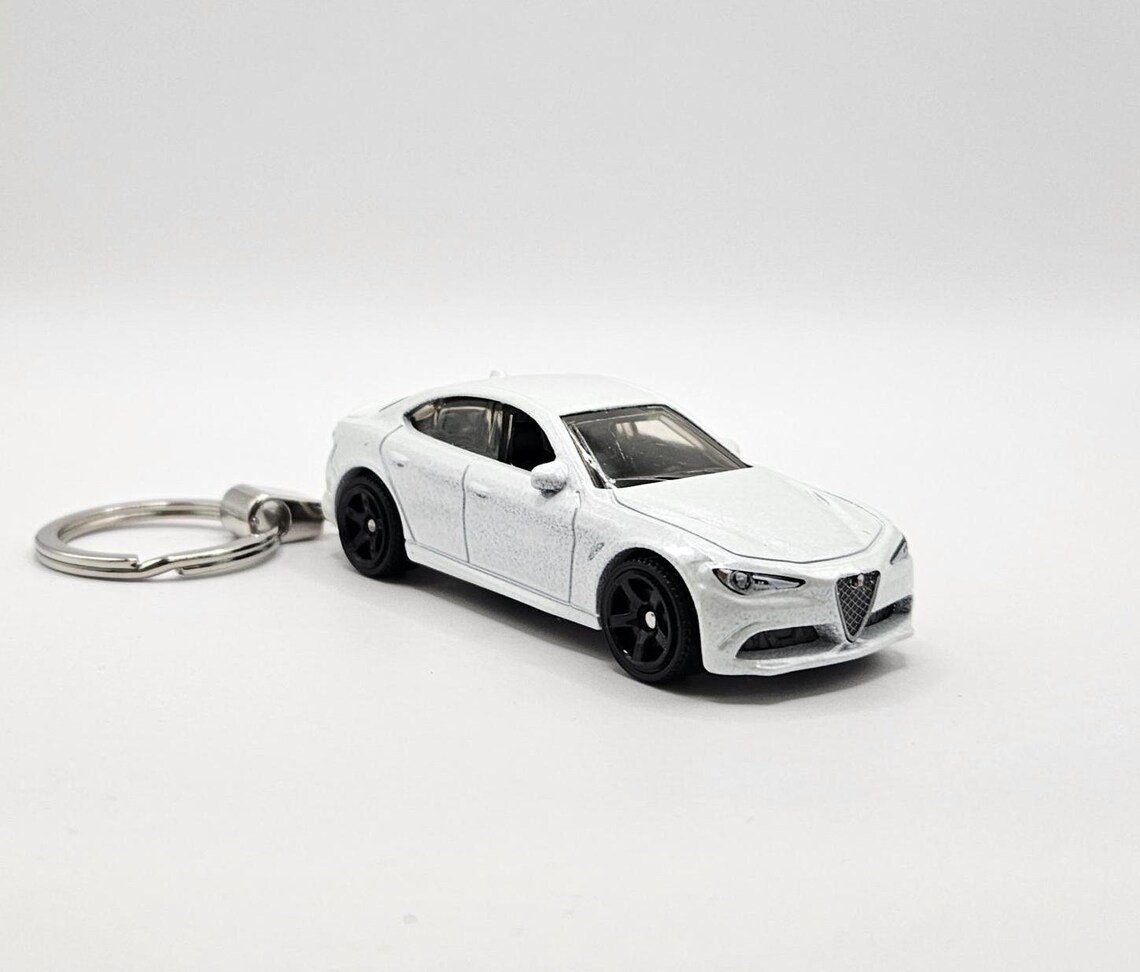 Alfa Romeo Giulia Keychain (free Gift Box) - Etsy
