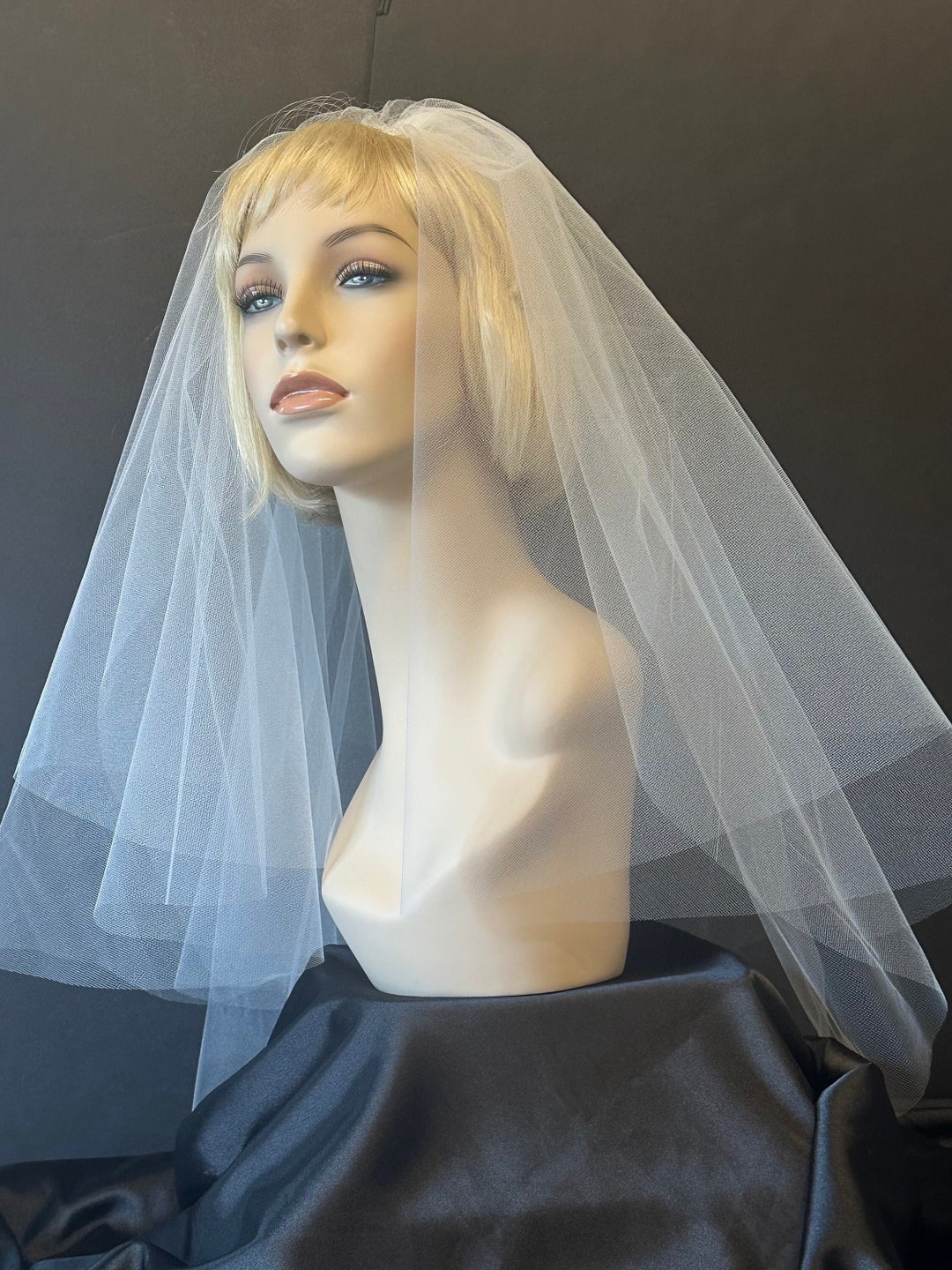 Simple Sweet Minimalist Modern Bridal Veil Fashion Elegance and ...