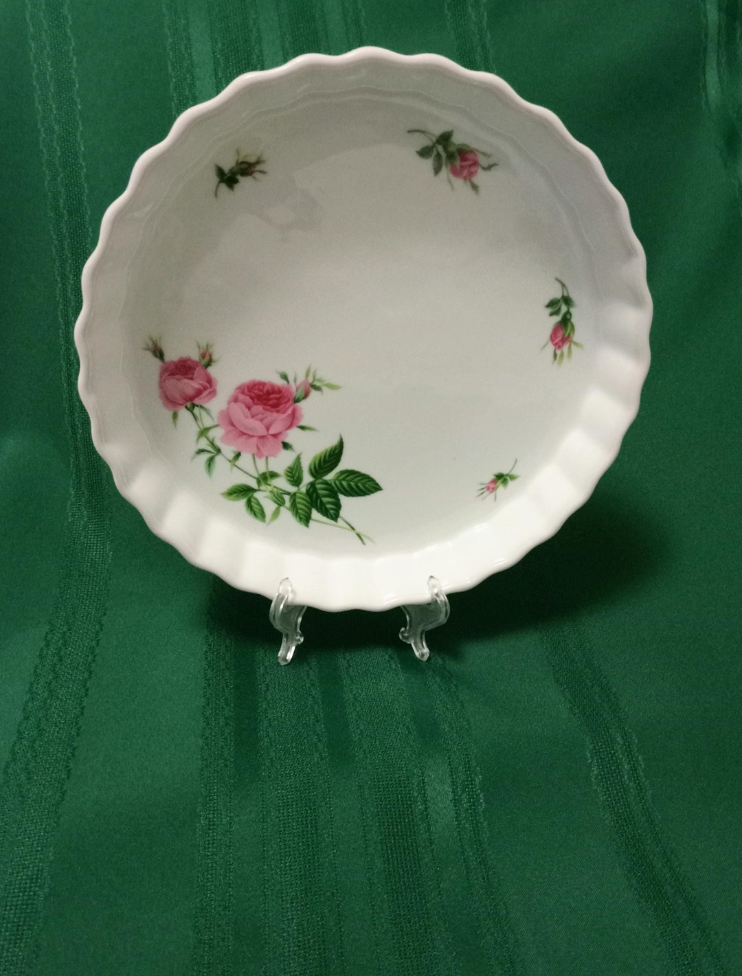 Oneida "rose" Pattern Porcelain Quiche/pie Baking Dish. 9 1/2" Wide and 1 1/2" Deep. White ...
