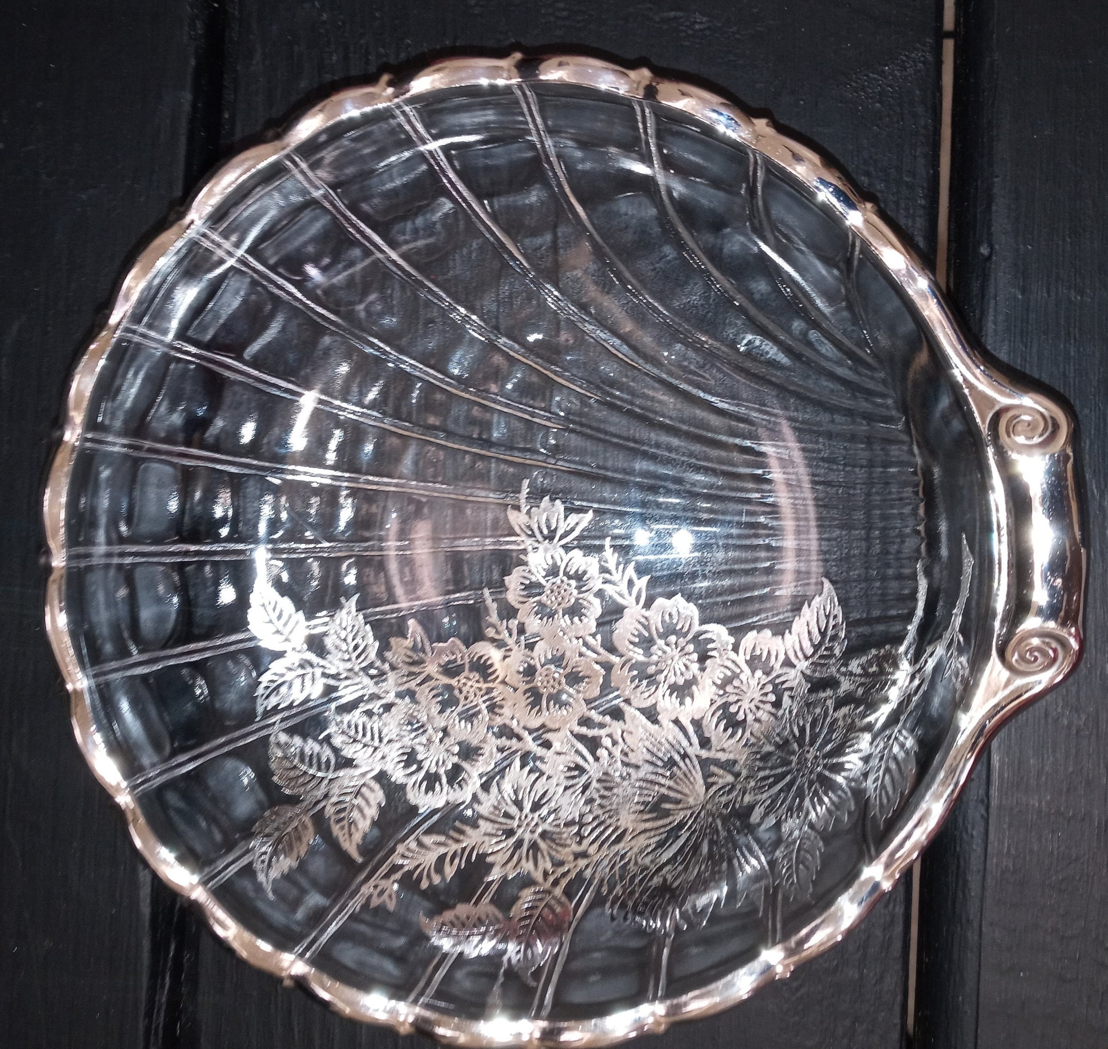 1940's Silver City Glass Company, Glass Shell Shaped Bowl With ...