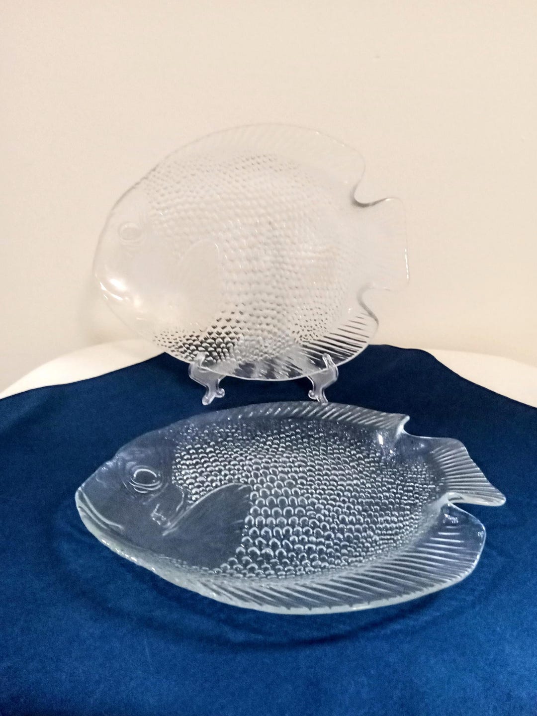2 Large Poisson Clear Pattern Fish Dinner Plates by Arcoroc. 10 1/2" X ...