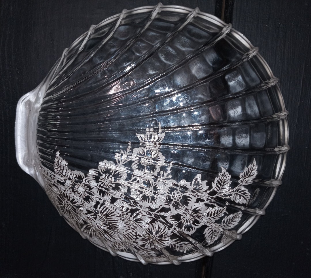 1940's Silver City Glass Company, Glass Shell Shaped Bowl With ...