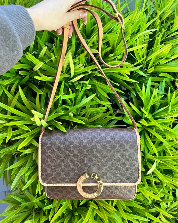 Authenticated celine triomphe crossbody - Gem