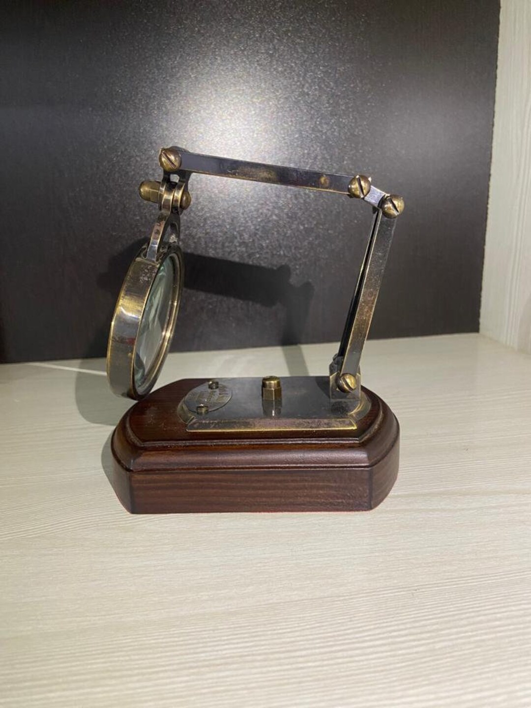 Decorative Wooden Base Magnifying Glass Tabletop Magnifying Glass on ...