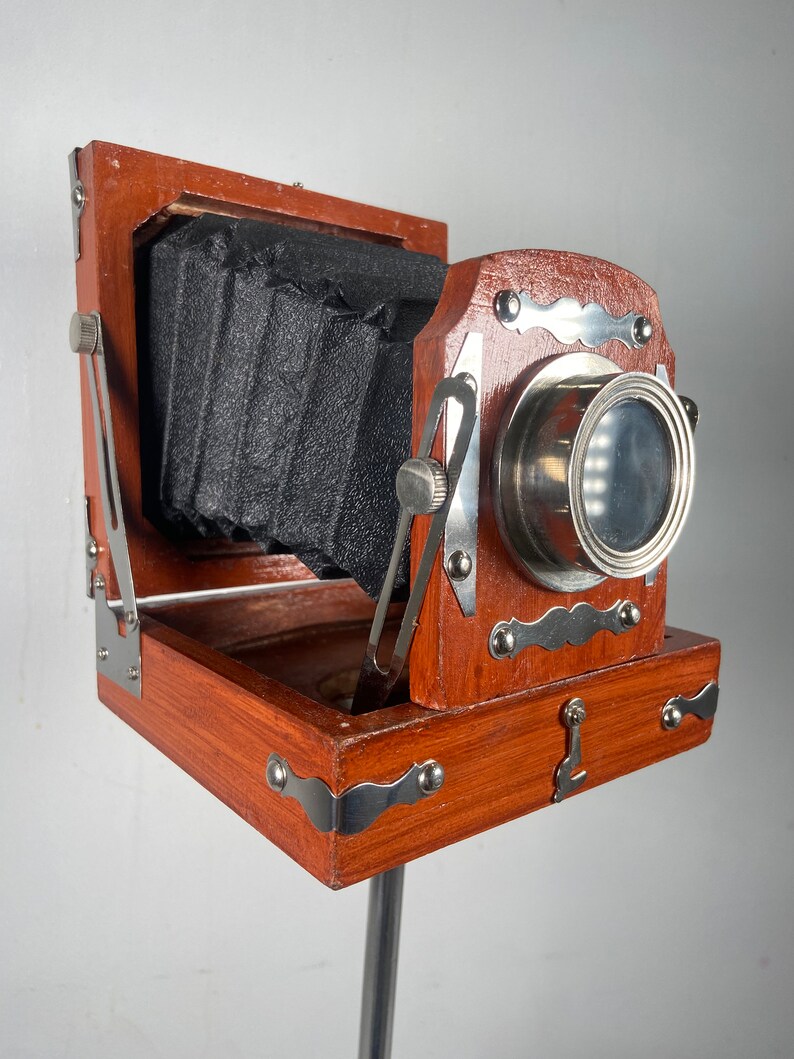 Decorative Antique Design Charming Cameras Old Retro Look Camera Brown ...