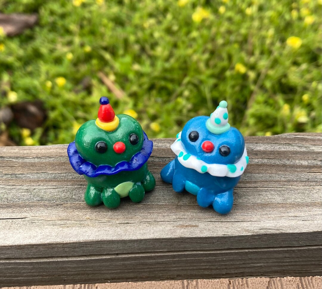 Mini Clown Frog Handmade Figurine - Etsy