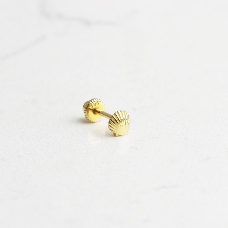 14K Solid Gold Sea Shell Helix Piercing: 18G Cartilage Stud - Etsy