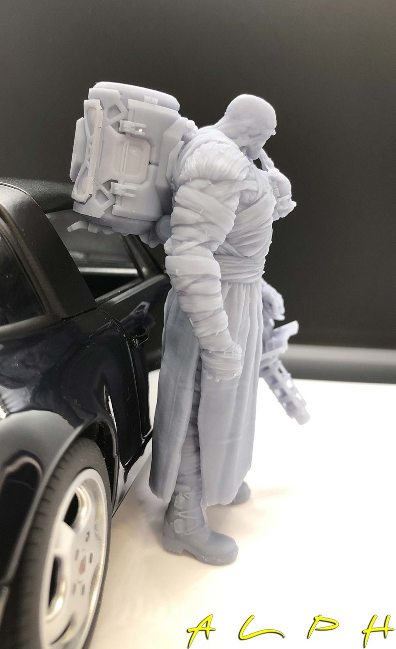 Resident Evil Nemesis Flamethrower Diorama Figurine (1/87 - 1/18 Scales ...