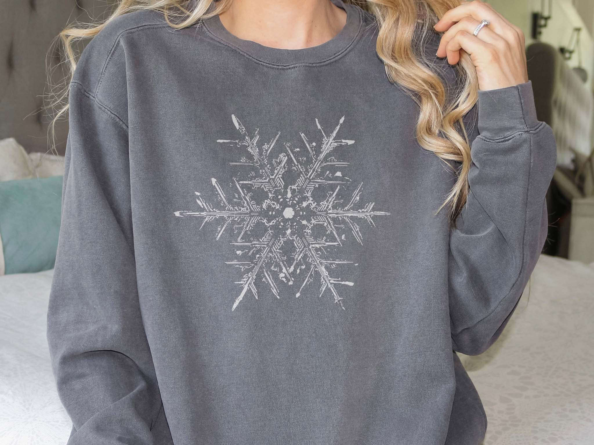 Comfort Colors® Vintage Snowflake Sweatshirt,aesthetic Snowflake Tee ...