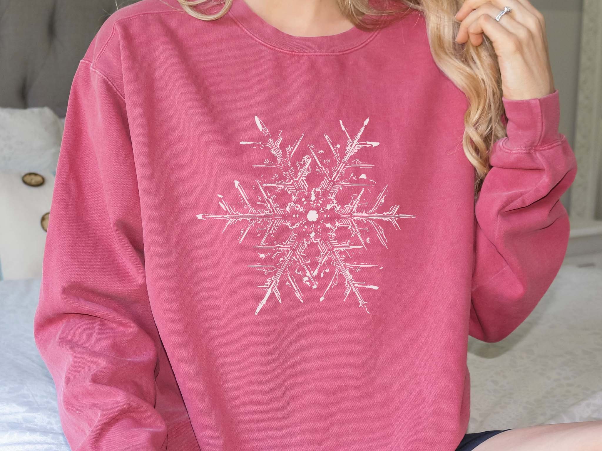 Comfort Colors® Vintage Snowflake Sweatshirt,aesthetic Snowflake Tee ...