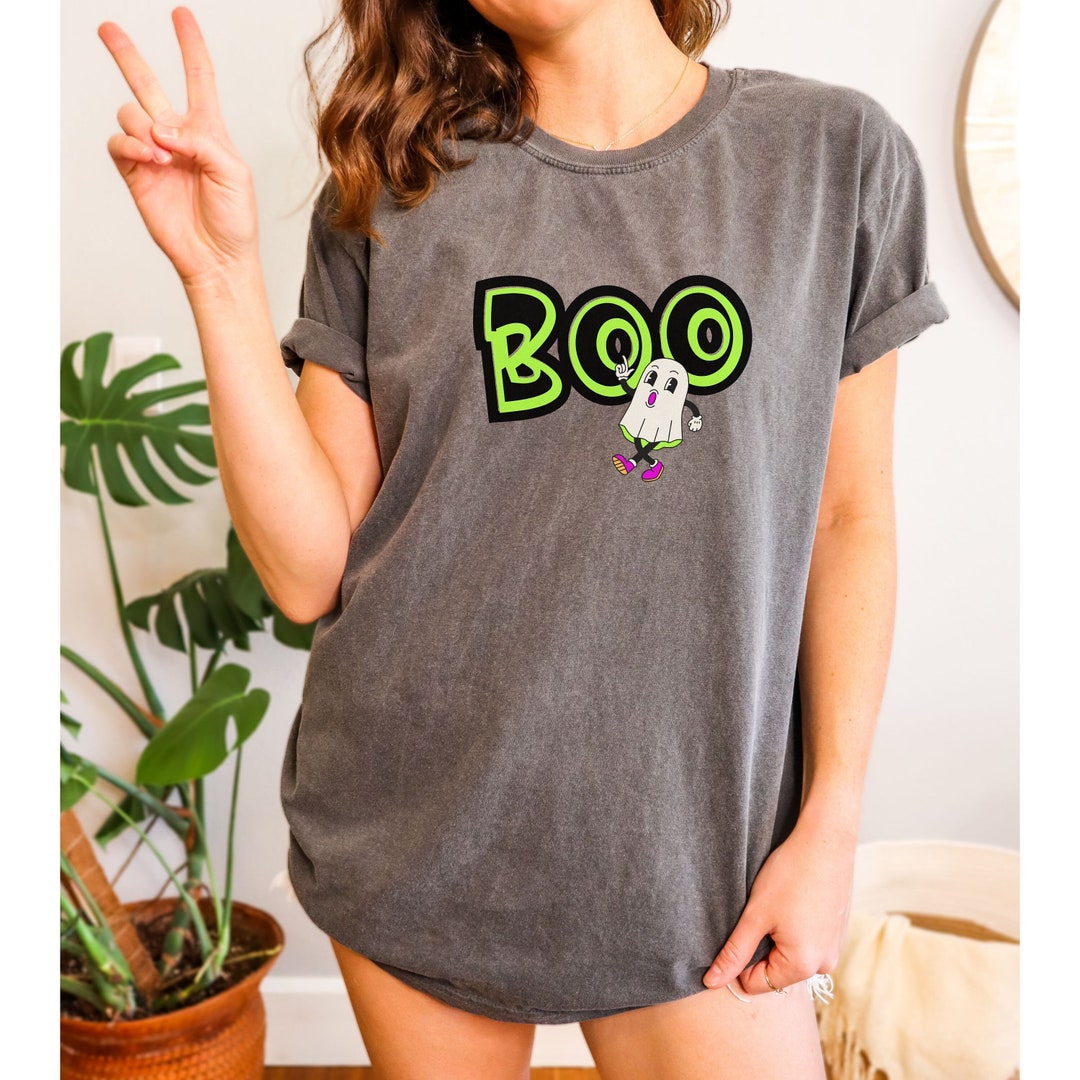 90s Graffiti BOO Ghost Kicks, Retro Halloween, Halloween 90s, Cute ...